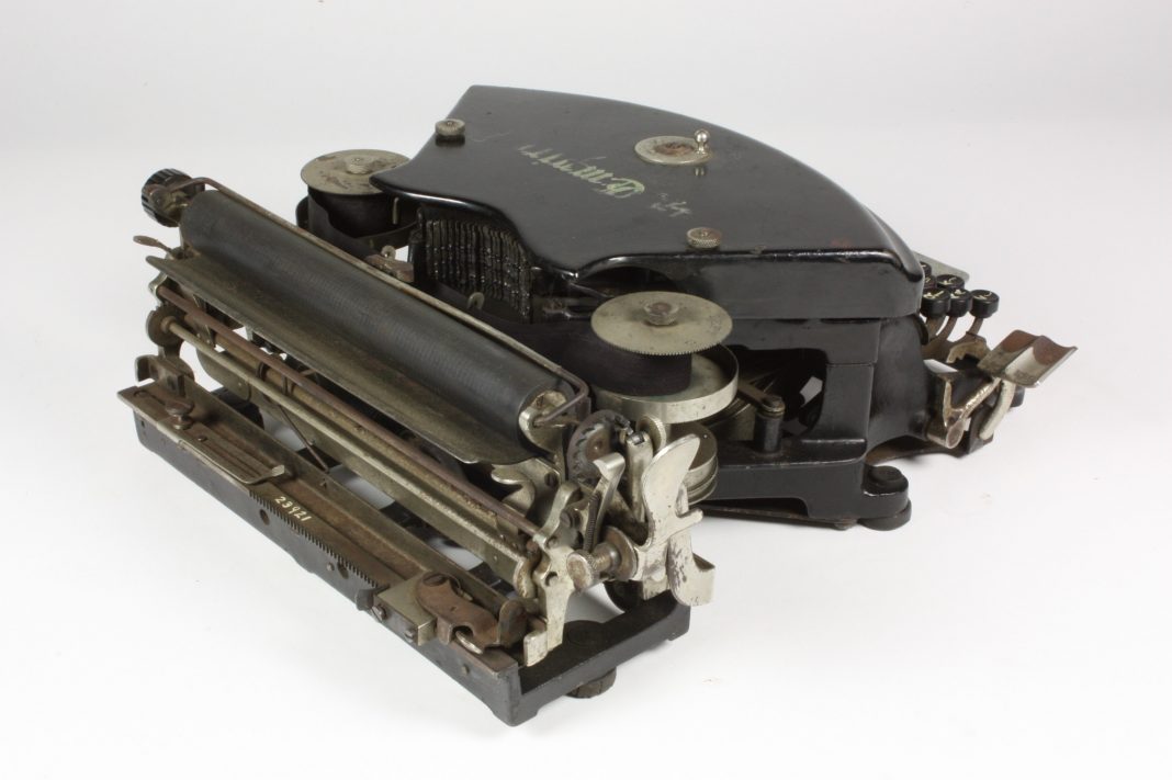 Las primeras máquinas de escribir que llegaron a 9 de Julio | Diario El ...